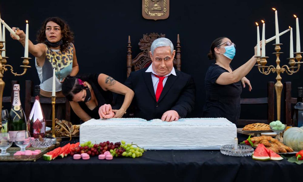 Israeli Artist Takes Aim at Netanyahu With Life-Size Statue - GV Wire ...