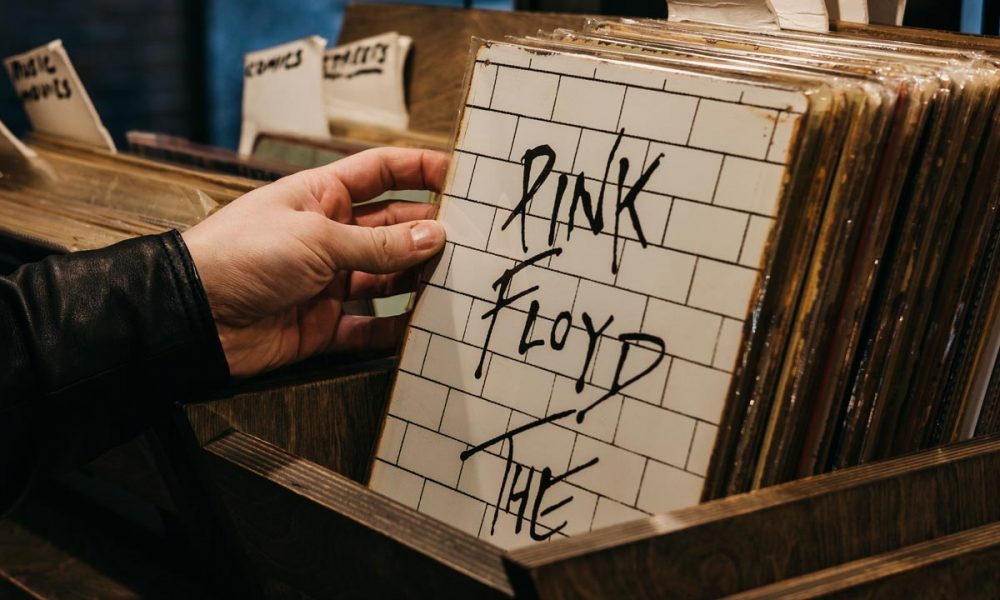 How (Members of) Pink Floyd Reunited to Record a Song for Ukraine - GV ...