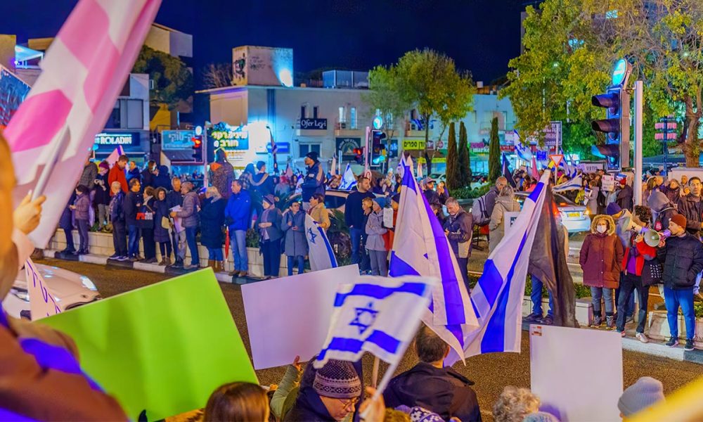 Protest Against Netanyahu Government Draws Thousands of Israelis - GV ...